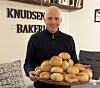 Helge forvandlet kjelleren til bakeri: – Surdeig ble min redning i en ...